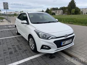 White Hyundai i20 2019 in Riga, with an engine capacity of 1.30 L and mileage of 125 thousand km for 5900 €, photo  on AUTOMOTO.COM.LV