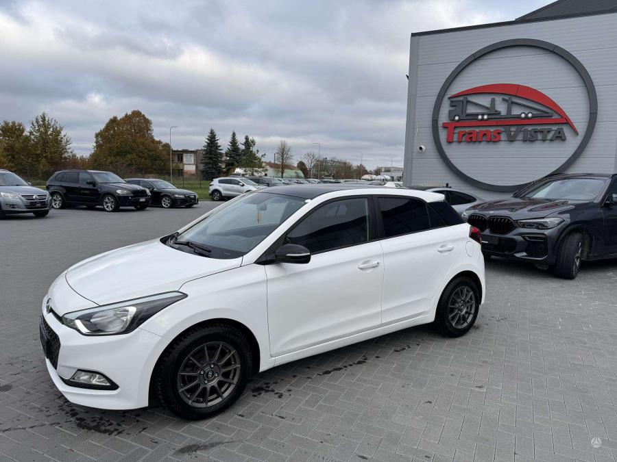 White Hyundai i20 2019 in Telschi, with an engine capacity of 1.20 L and mileage of 186 thousand km for 5300 €, photo 3 on AUTOMOTO.COM.LV