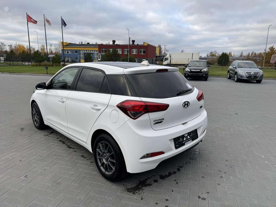 White Hyundai i20 2019 in Telschi, with an engine capacity of 1.20 L and mileage of 186 thousand km for 5300 €, photo 5 on AUTOMOTO.COM.LV