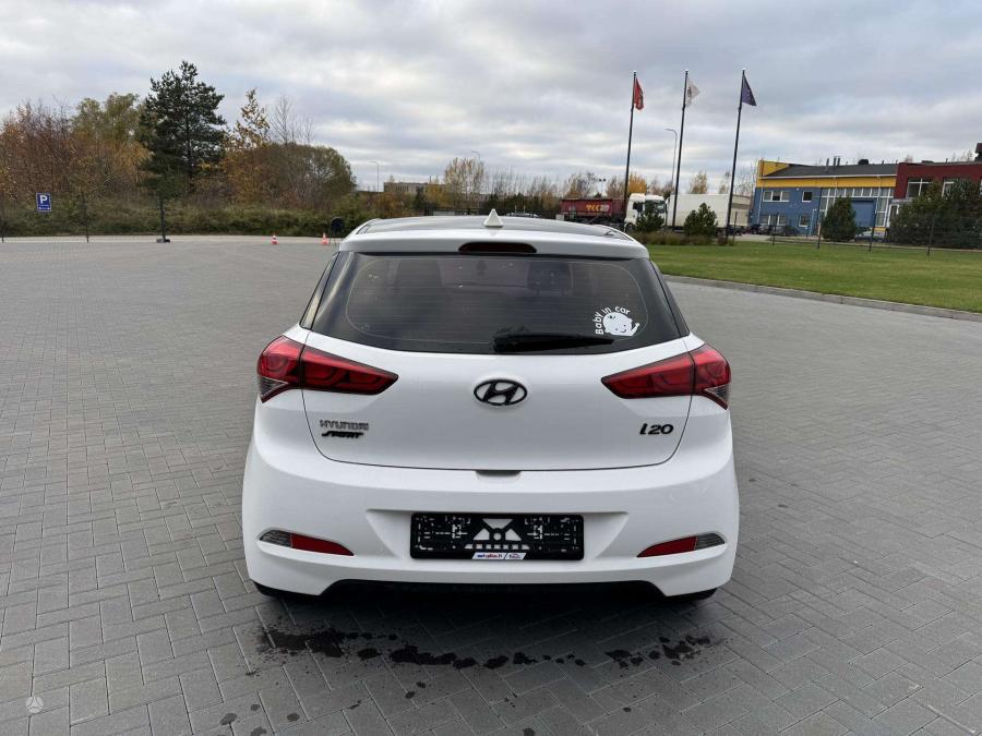 White Hyundai i20 2019 in Telschi, with an engine capacity of 1.20 L and mileage of 186 thousand km for 5300 €, photo 6 on AUTOMOTO.COM.LV