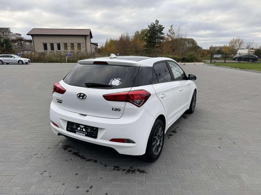 White Hyundai i20 2019 in Telschi, with an engine capacity of 1.20 L and mileage of 186 thousand km for 5300 €, photo 7 on AUTOMOTO.COM.LV