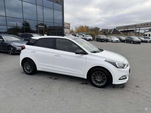 White Hyundai i20 2019 in Telschi, with an engine capacity of 1.20 L and mileage of 186 thousand km for 5300 €, photo 9 on AUTOMOTO.COM.LV