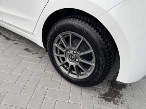 White Hyundai i20 2019 in Telschi, with an engine capacity of 1.20 L and mileage of 186 thousand km for 5300 €, photo 12 on AUTOMOTO.COM.LV