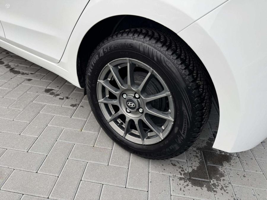 White Hyundai i20 2019 in Telschi, with an engine capacity of 1.20 L and mileage of 186 thousand km for 5300 €, photo 12 on AUTOMOTO.COM.LV