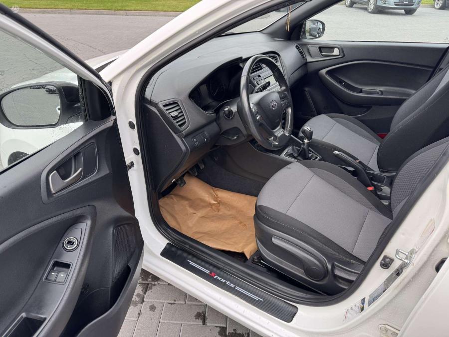 White Hyundai i20 2019 in Telschi, with an engine capacity of 1.20 L and mileage of 186 thousand km for 5300 €, photo 14 on AUTOMOTO.COM.LV