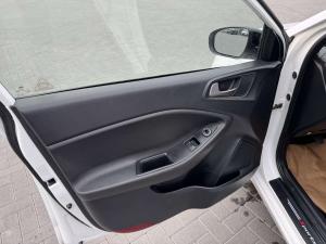 White Hyundai i20 2019 in Telschi, with an engine capacity of 1.20 L and mileage of 186 thousand km for 5300 €, photo 16 on AUTOMOTO.COM.LV