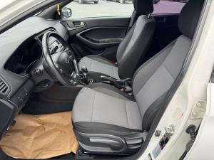 White Hyundai i20 2019 in Telschi, with an engine capacity of 1.20 L and mileage of 186 thousand km for 5300 €, photo 17 on AUTOMOTO.COM.LV