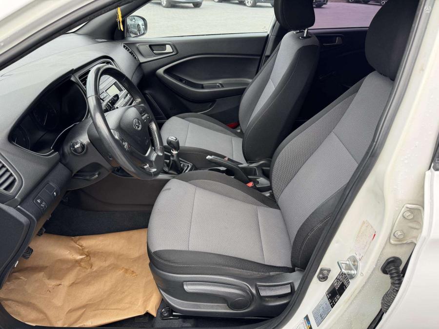 White Hyundai i20 2019 in Telschi, with an engine capacity of 1.20 L and mileage of 186 thousand km for 5300 €, photo 17 on AUTOMOTO.COM.LV