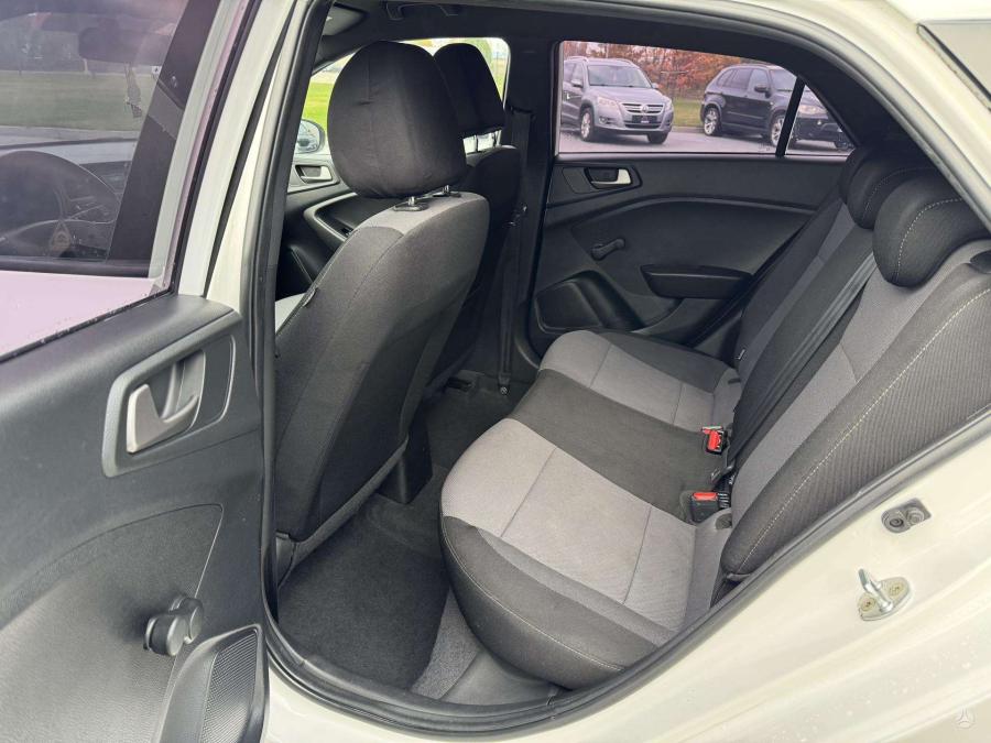 White Hyundai i20 2019 in Telschi, with an engine capacity of 1.20 L and mileage of 186 thousand km for 5300 €, photo 18 on AUTOMOTO.COM.LV