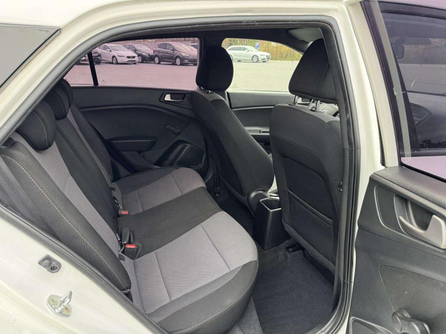 White Hyundai i20 2019 in Telschi, with an engine capacity of 1.20 L and mileage of 186 thousand km for 5300 €, photo 19 on AUTOMOTO.COM.LV
