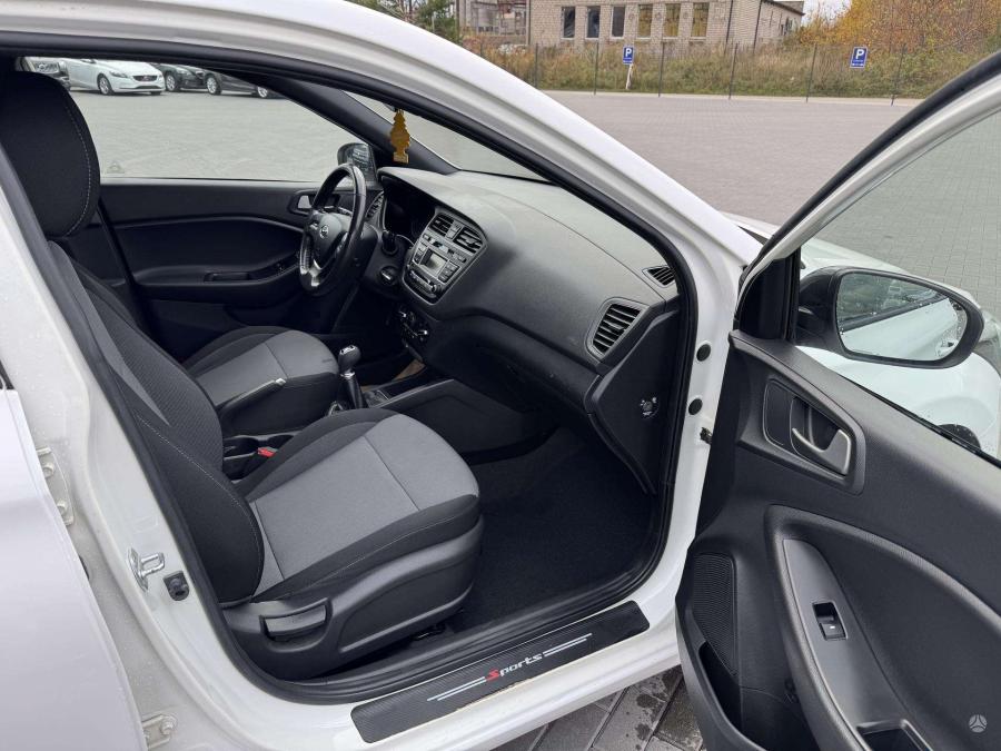 White Hyundai i20 2019 in Telschi, with an engine capacity of 1.20 L and mileage of 186 thousand km for 5300 €, photo 20 on AUTOMOTO.COM.LV