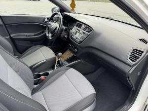 White Hyundai i20 2019 in Telschi, with an engine capacity of 1.20 L and mileage of 186 thousand km for 5300 €, photo 21 on AUTOMOTO.COM.LV