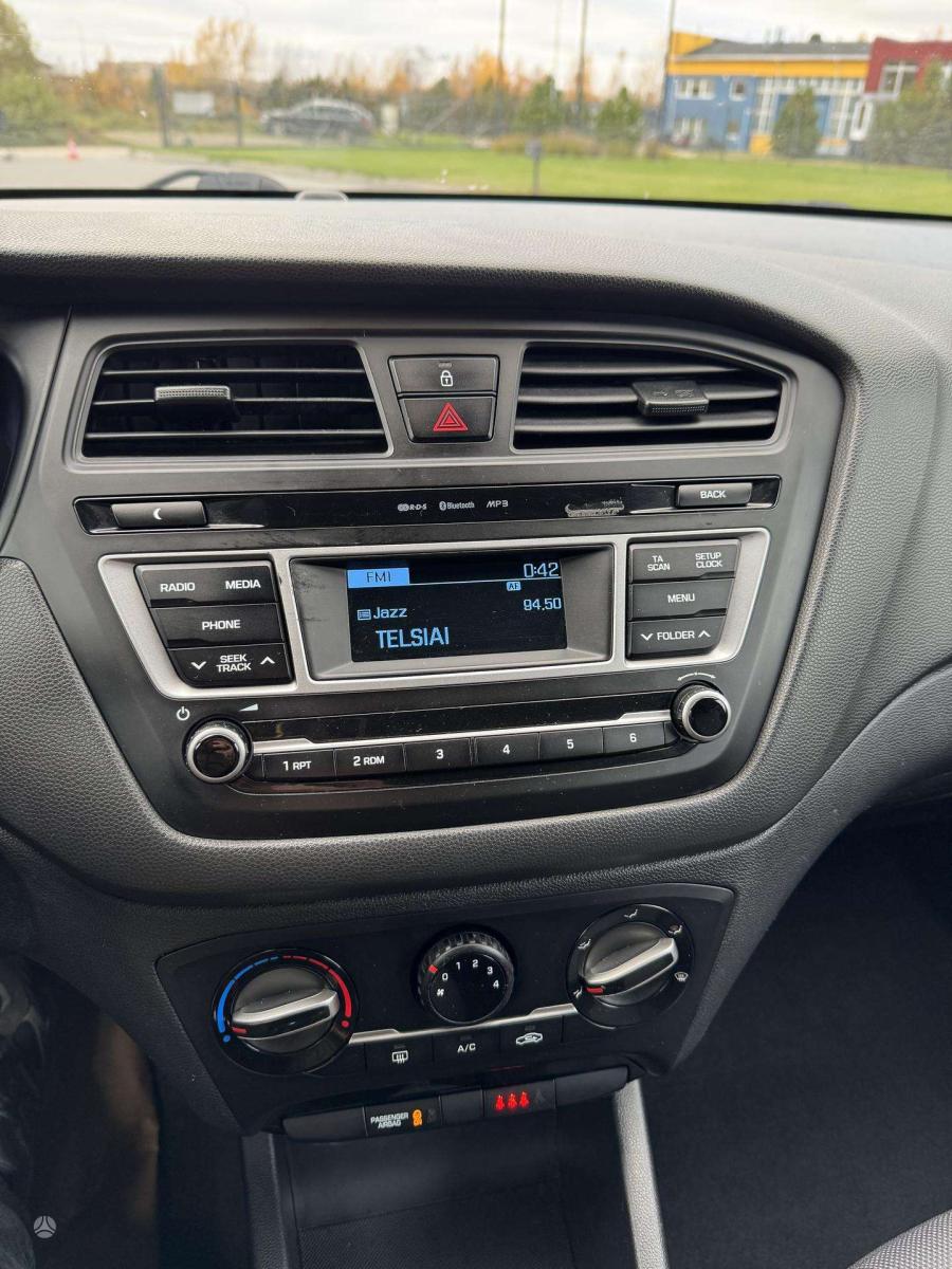 White Hyundai i20 2019 in Telschi, with an engine capacity of 1.20 L and mileage of 186 thousand km for 5300 €, photo 22 on AUTOMOTO.COM.LV