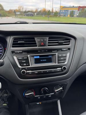 White Hyundai i20 2019 in Telschi, with an engine capacity of 1.20 L and mileage of 186 thousand km for 5300 €, photo 25 on AUTOMOTO.COM.LV