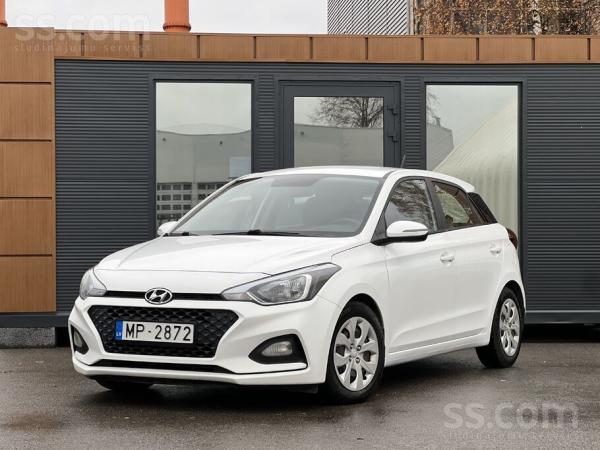 White Hyundai i20 2020 in Jelgava, with an engine capacity of 1.00 L and mileage of 264 thousand km for 5990 €, photo 2 on AUTOMOTO.COM.LV
