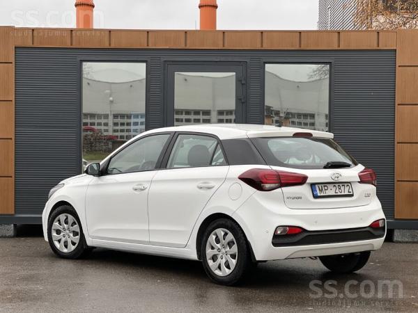 White Hyundai i20 2020 in Jelgava, with an engine capacity of 1.00 L and mileage of 264 thousand km for 5990 €, photo 3 on AUTOMOTO.COM.LV