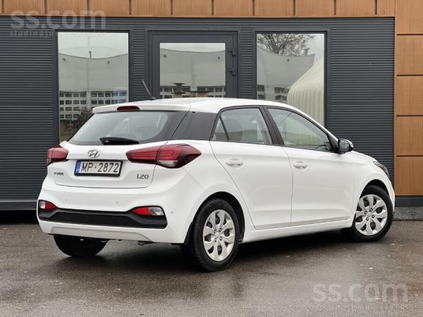 White Hyundai i20 2020 in Jelgava, with an engine capacity of 1.00 L and mileage of 264 thousand km for 5990 €, photo 4 on AUTOMOTO.COM.LV