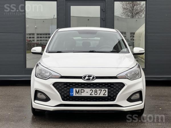 White Hyundai i20 2020 in Jelgava, with an engine capacity of 1.00 L and mileage of 264 thousand km for 5990 €, photo 5 on AUTOMOTO.COM.LV