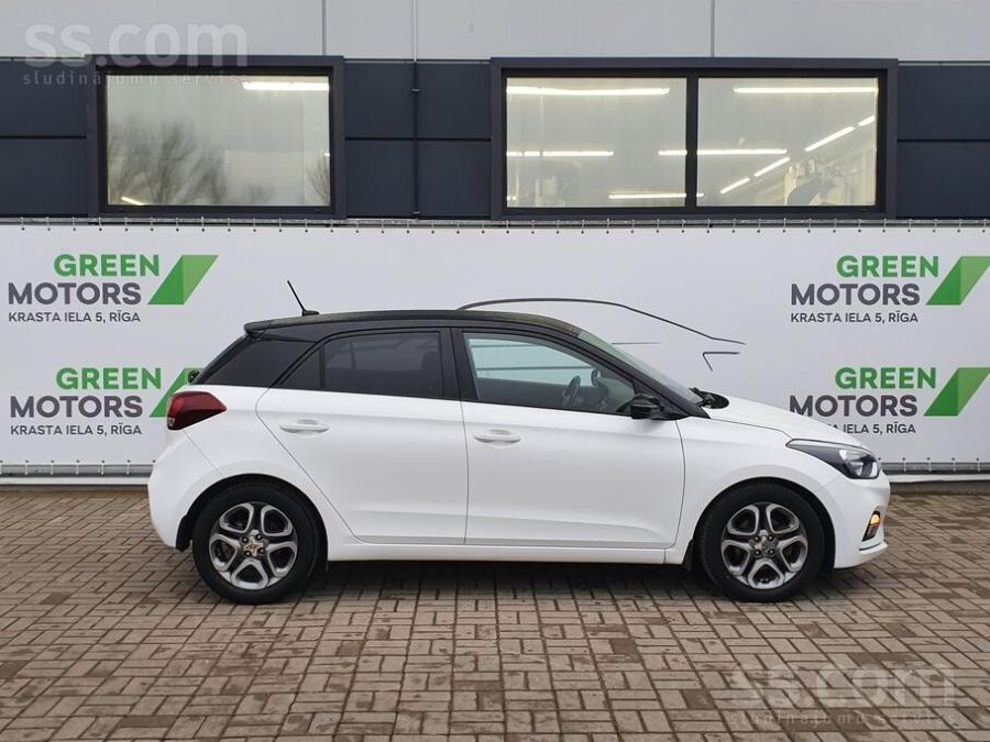 White Hyundai i20 2020 in Riga, with an engine capacity of 1.00 L and mileage of 143 thousand km for 8900 €, photo 4 on AUTOMOTO.COM.LV