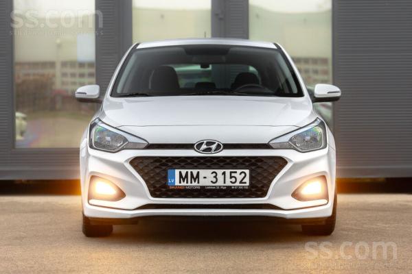White Hyundai i20 2020 in Jelgava, with an engine capacity of 1.00 L and mileage of 236 thousand km for 6490 €, photo 3 on AUTOMOTO.COM.LV