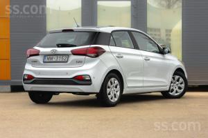White Hyundai i20 2020 in Jelgava, with an engine capacity of 1.00 L and mileage of 236 thousand km for 6490 €, photo 4 on AUTOMOTO.COM.LV
