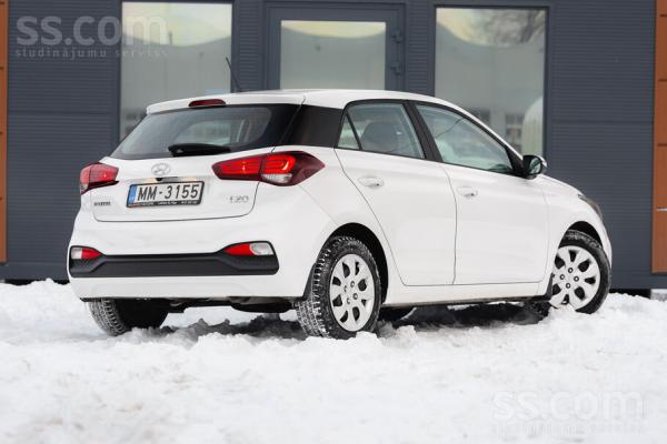White Hyundai i20 2020 in Jelgava, with an engine capacity of 1.00 L and mileage of 195 thousand km for 7990 €, photo 3 on AUTOMOTO.COM.LV