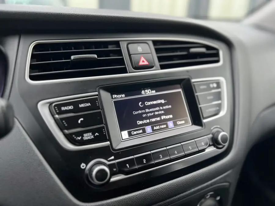 Balts Hyundai i20 2020 Jelgava, ar dzinēja tilpumu 1.00 L un nobraukumu 264 tūkst. km par 5990 €, foto 21 vietnē AUTOMOTO.COM.LV