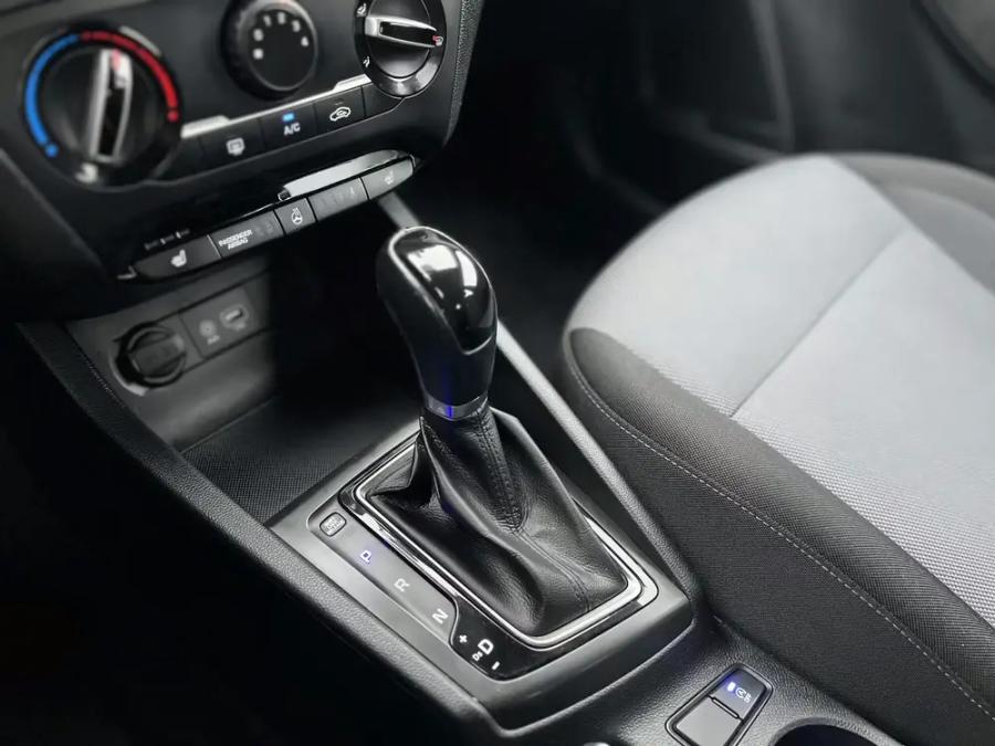 Balts Hyundai i20 2020 Jelgava, ar dzinēja tilpumu 1.00 L un nobraukumu 264 tūkst. km par 5990 €, foto 22 vietnē AUTOMOTO.COM.LV