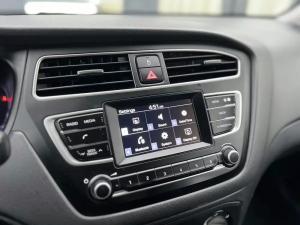 Balts Hyundai i20 2020 Jelgava, ar dzinēja tilpumu 1.00 L un nobraukumu 264 tūkst. km par 5990 €, foto 23 vietnē AUTOMOTO.COM.LV