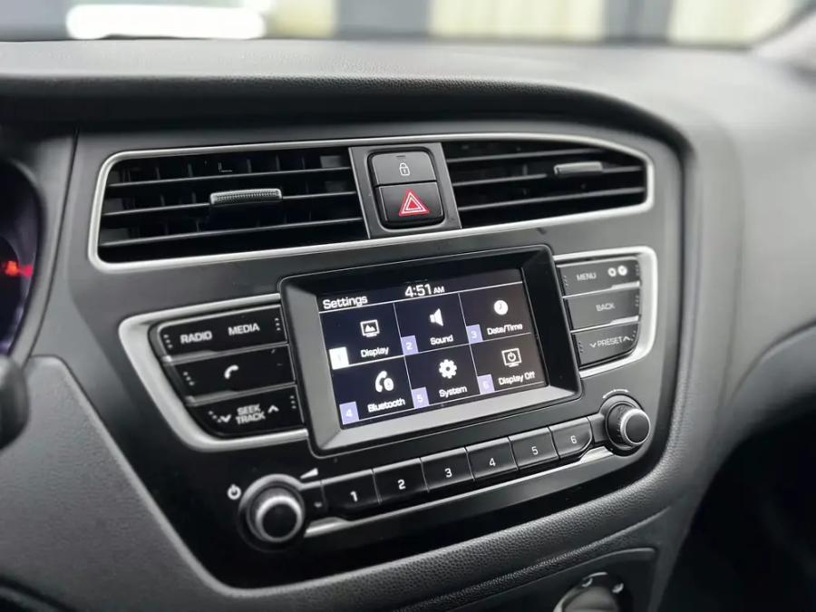 Balts Hyundai i20 2020 Jelgava, ar dzinēja tilpumu 1.00 L un nobraukumu 264 tūkst. km par 5990 €, foto 23 vietnē AUTOMOTO.COM.LV
