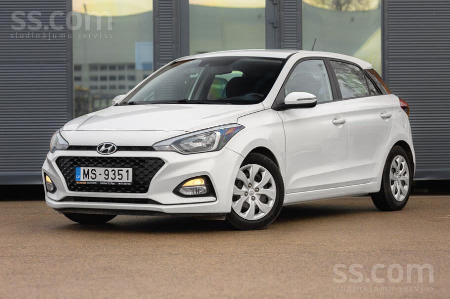 White Hyundai i20 2021 in Jelgava, with an engine capacity of 1.00 L and mileage of 257 thousand km for 6790 €, photo 3 on AUTOMOTO.COM.LV
