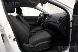 White Hyundai i20 2021 in Jelgava, with an engine capacity of 1.00 L and mileage of 257 thousand km for 6790 €, photo 8 on AUTOMOTO.COM.LV