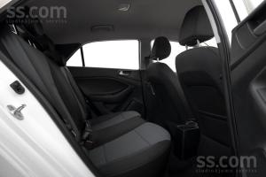 White Hyundai i20 2021 in Jelgava, with an engine capacity of 1.00 L and mileage of 257 thousand km for 6790 €, photo 10 on AUTOMOTO.COM.LV