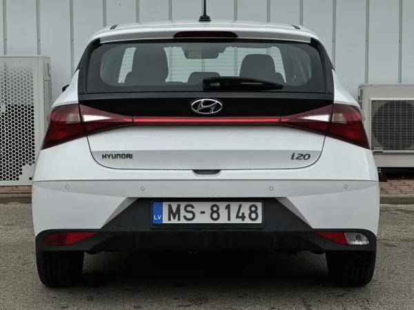 White Hyundai i20 2021 in Riga, with an engine capacity of 1.20 L and mileage of 25 thousand km for 10900 €, photo 4 on AUTOMOTO.COM.LV