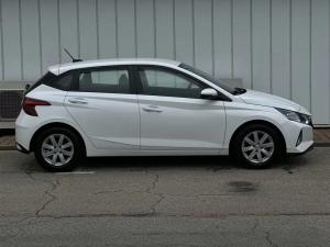 Balts Hyundai i20 2021 Rīga, ar dzinēja tilpumu 1.20 L un nobraukumu 25 tūkst. km par 10900 €, foto 10 vietnē AUTOMOTO.COM.LV