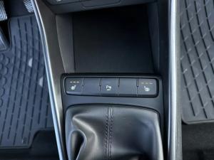 Balts Hyundai i20 2021 Rīga, ar dzinēja tilpumu 1.20 L un nobraukumu 25 tūkst. km par 10900 €, foto 26 vietnē AUTOMOTO.COM.LV
