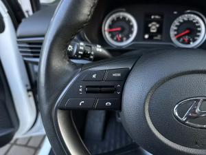 Balts Hyundai i20 2021 Rīga, ar dzinēja tilpumu 1.20 L un nobraukumu 25 tūkst. km par 10900 €, foto 31 vietnē AUTOMOTO.COM.LV