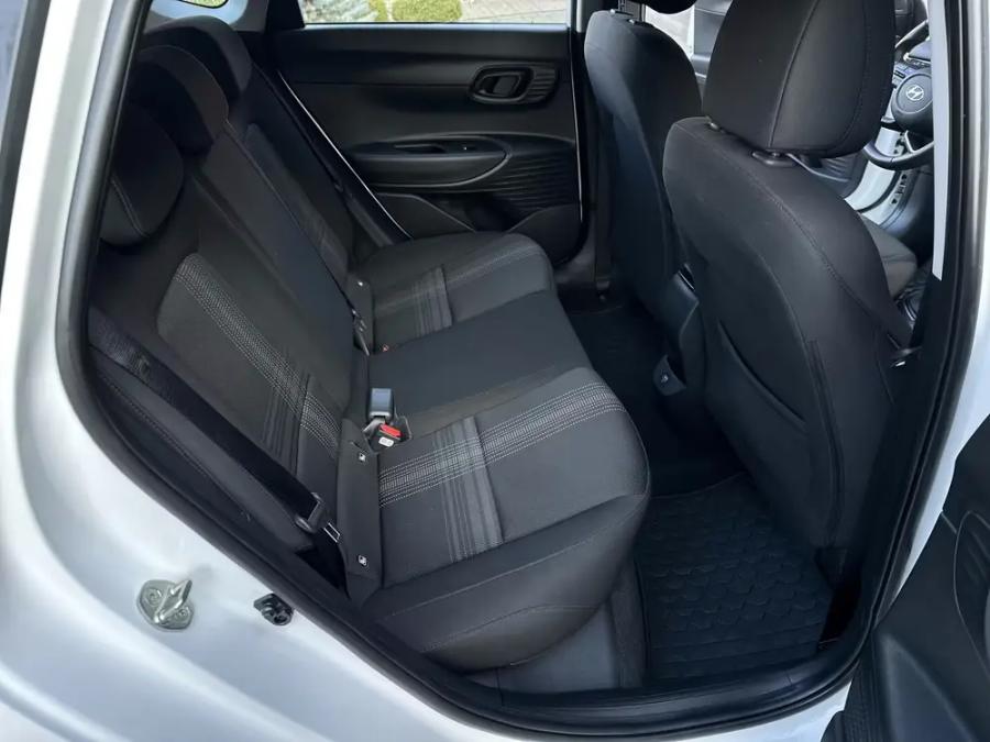 Balts Hyundai i20 2021 Rīga, ar dzinēja tilpumu 1.20 L un nobraukumu 25 tūkst. km par 10900 €, foto 34 vietnē AUTOMOTO.COM.LV