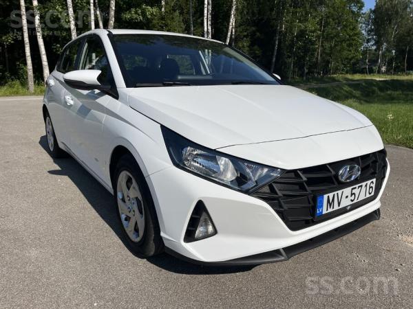 White Hyundai i20 2021 in Riga, with an engine capacity of 1.20 L and mileage of 110 thousand km for 9700 €, photo 2 on AUTOMOTO.COM.LV