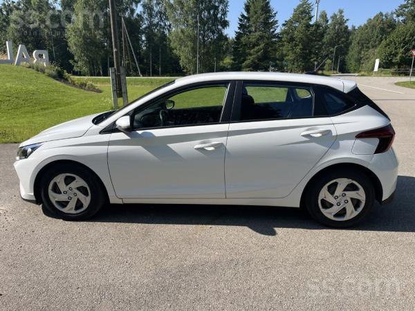 White Hyundai i20 2021 in Riga, with an engine capacity of 1.20 L and mileage of 110 thousand km for 9700 €, photo 4 on AUTOMOTO.COM.LV