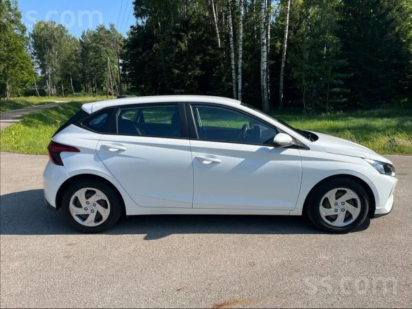 White Hyundai i20 2021 in Riga, with an engine capacity of 1.20 L and mileage of 110 thousand km for 9700 €, photo 5 on AUTOMOTO.COM.LV