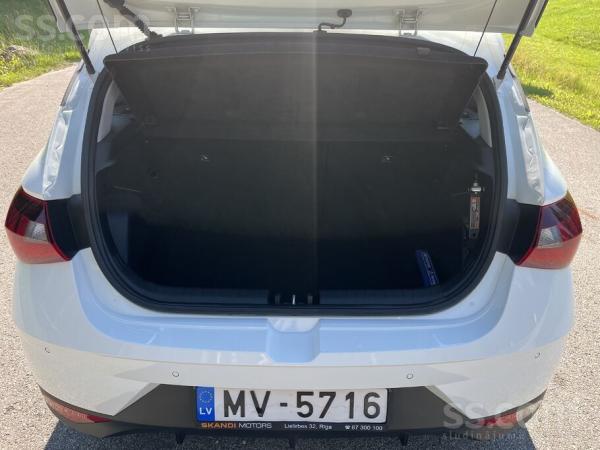White Hyundai i20 2021 in Riga, with an engine capacity of 1.20 L and mileage of 110 thousand km for 9700 €, photo 10 on AUTOMOTO.COM.LV