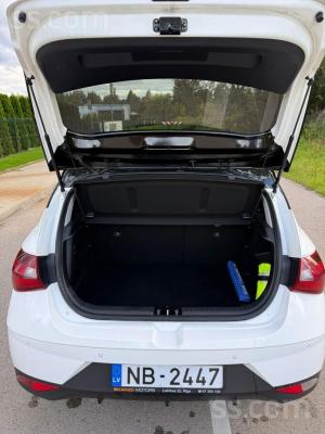 Balts Hyundai i20 2021 Rīga, ar dzinēja tilpumu 1.00 L un nobraukumu 62 tūkst. km par 11500 €, foto 4 vietnē AUTOMOTO.COM.LV