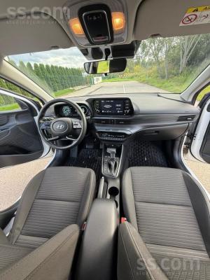 Balts Hyundai i20 2021 Rīga, ar dzinēja tilpumu 1.00 L un nobraukumu 62 tūkst. km par 11500 €, foto 6 vietnē AUTOMOTO.COM.LV