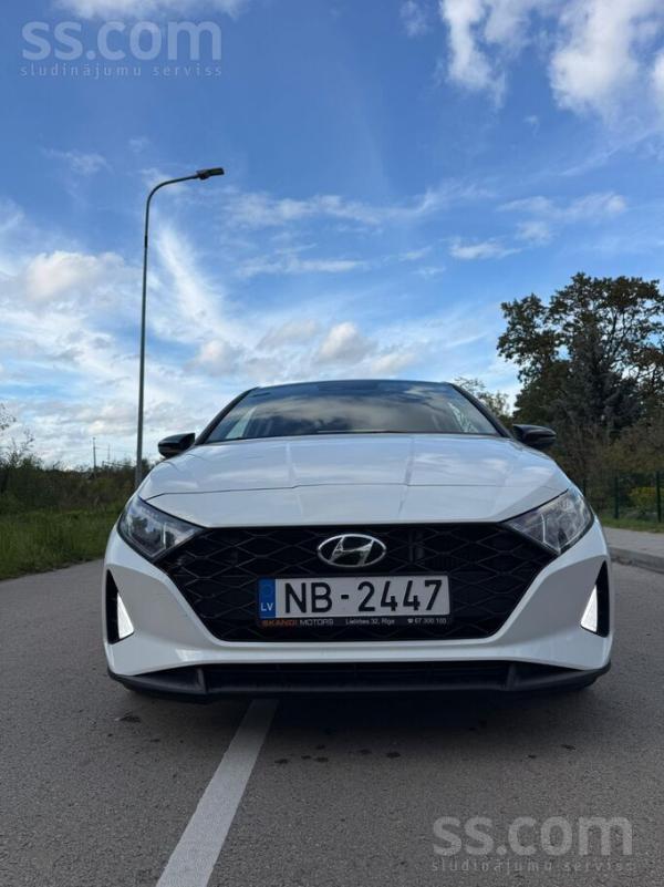 White Hyundai i20 2021 in Riga, with an engine capacity of 1.00 L and mileage of 62 thousand km for 11500 €, photo 5 on AUTOMOTO.COM.LV