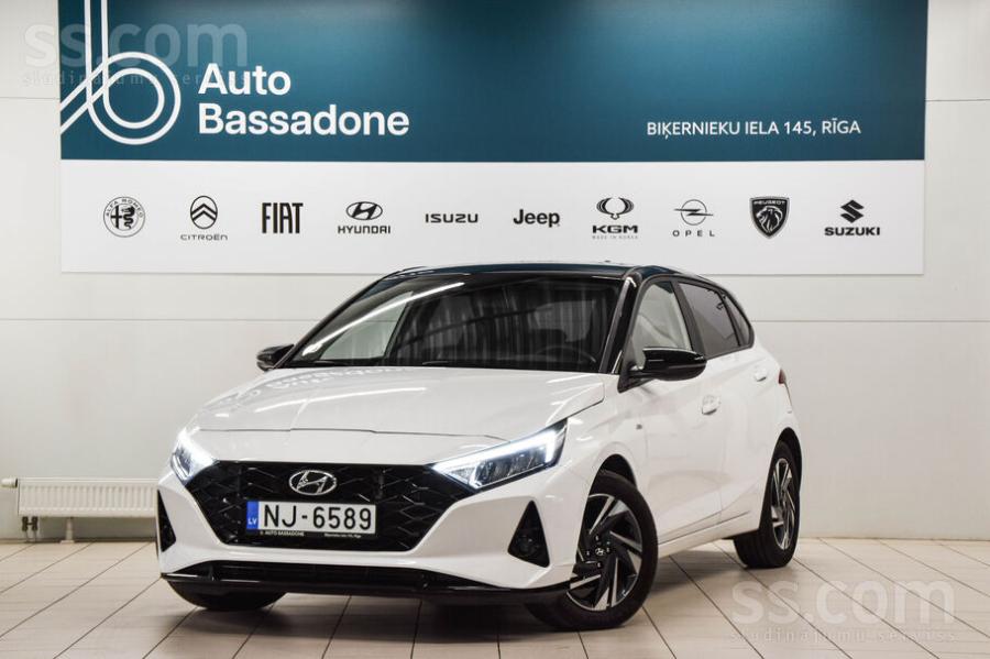White Hyundai i20 2022 in Riga, with an engine capacity of 1.00 L and mileage of 43 thousand km for 15990 €, photo 1 on AUTOMOTO.COM.LV