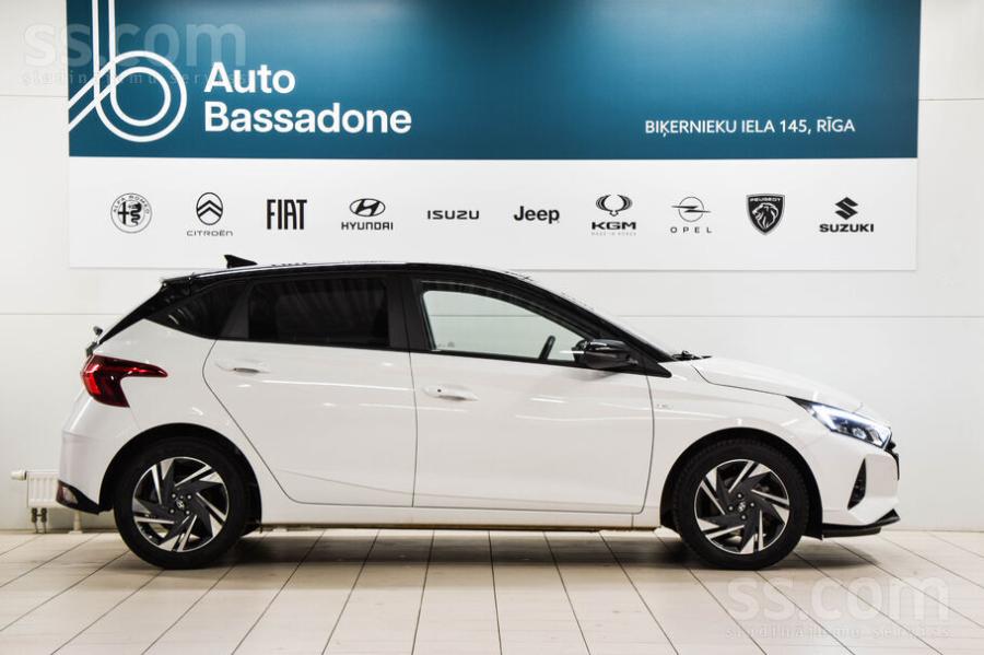 White Hyundai i20 2022 in Riga, with an engine capacity of 1.00 L and mileage of 43 thousand km for 15990 €, photo 4 on AUTOMOTO.COM.LV