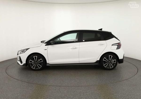 White Hyundai i20 2022 in Kaunas, with an engine capacity of 1.00 L and mileage of 47 thousand km for 22349 €, photo 2 on AUTOMOTO.COM.LV