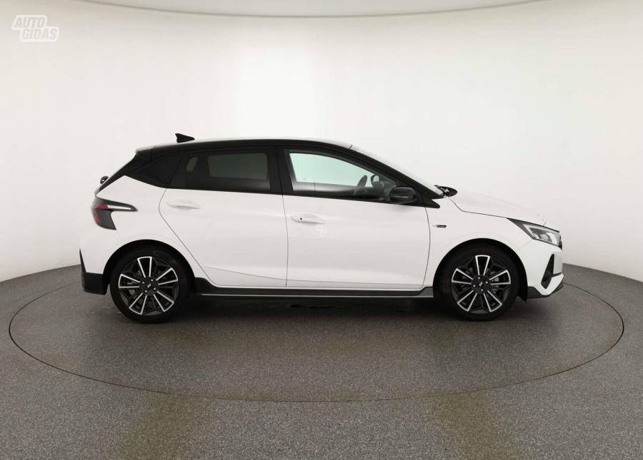 White Hyundai i20 2022 in Kaunas, with an engine capacity of 1.00 L and mileage of 47 thousand km for 22349 €, photo 6 on AUTOMOTO.COM.LV
