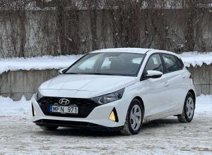 Balts Hyundai i20 2022 Viļņa, ar dzinēja tilpumu 1.00 L un nobraukumu 76 tūkst. km par 11450 €, foto  vietnē AUTOMOTO.COM.LV